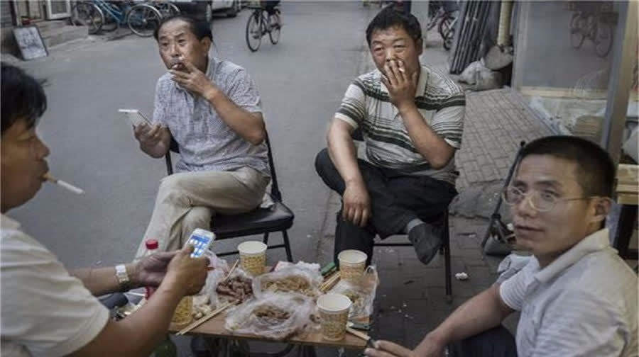中国有3.2亿烟民,每年死亡人数100万人以上,为何到死.