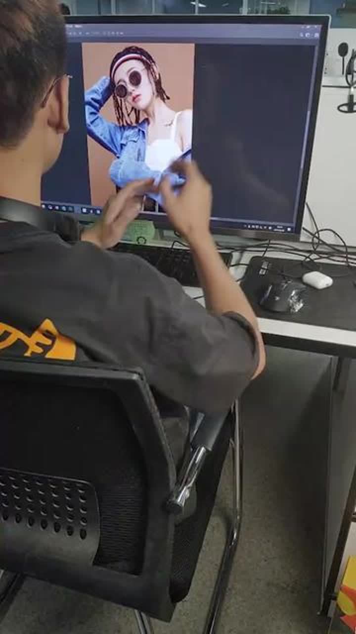 ps不就是把这个做成一个特色海报嘛!难吗?不难啊!ps教程ps教学p图浪.