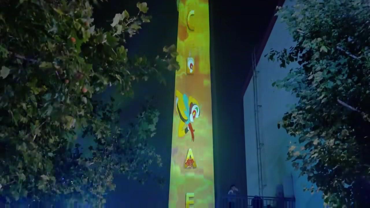 #金箍棒惊现北京西城夜空你看到夜空中最亮的金箍棒了吗?还有一众...