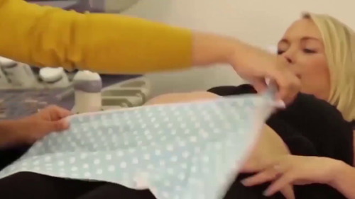 国外流行的"水中分娩",究竟是啥样的?镜头记录分娩全程