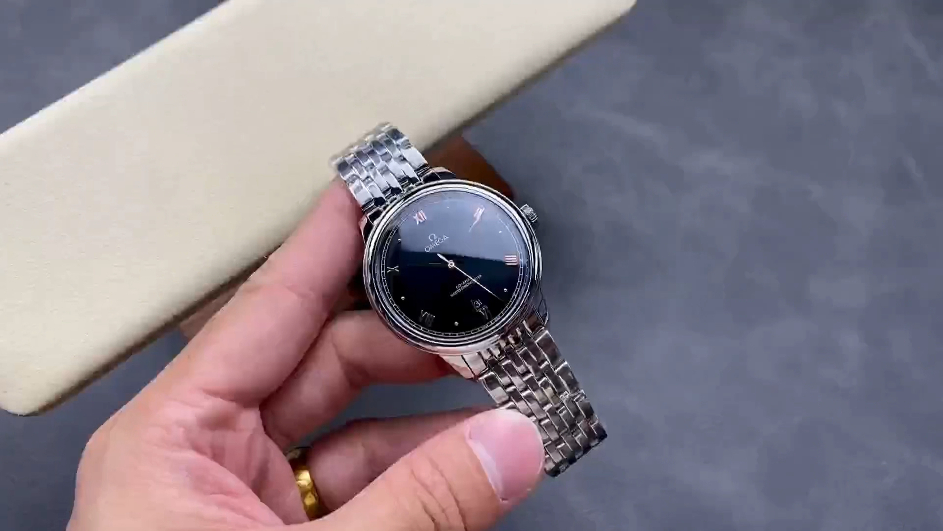 欧米茄新款碟飞透底版腕表