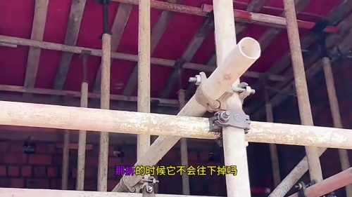 所谓术业有专攻,拆模对于木匠来说太简单不过了