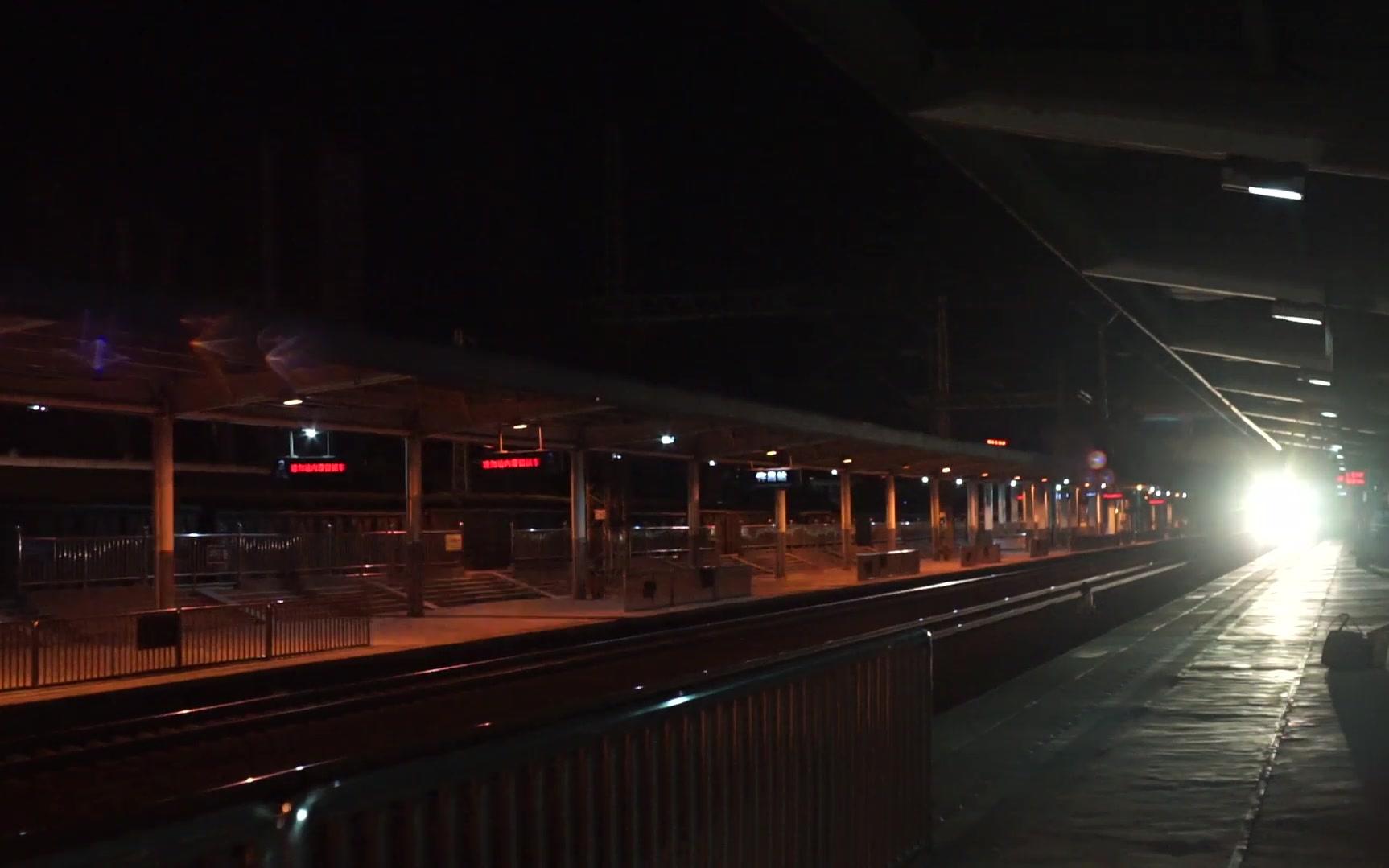 k1159次许昌站进站