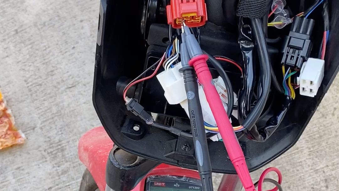小牛US电动车,电池电压跳变