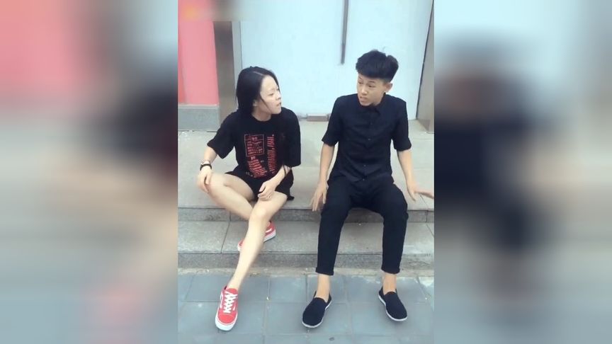 搞笑分享,你儿子姓路是吧,那就叫路由器吗,英文名字叫WIFI