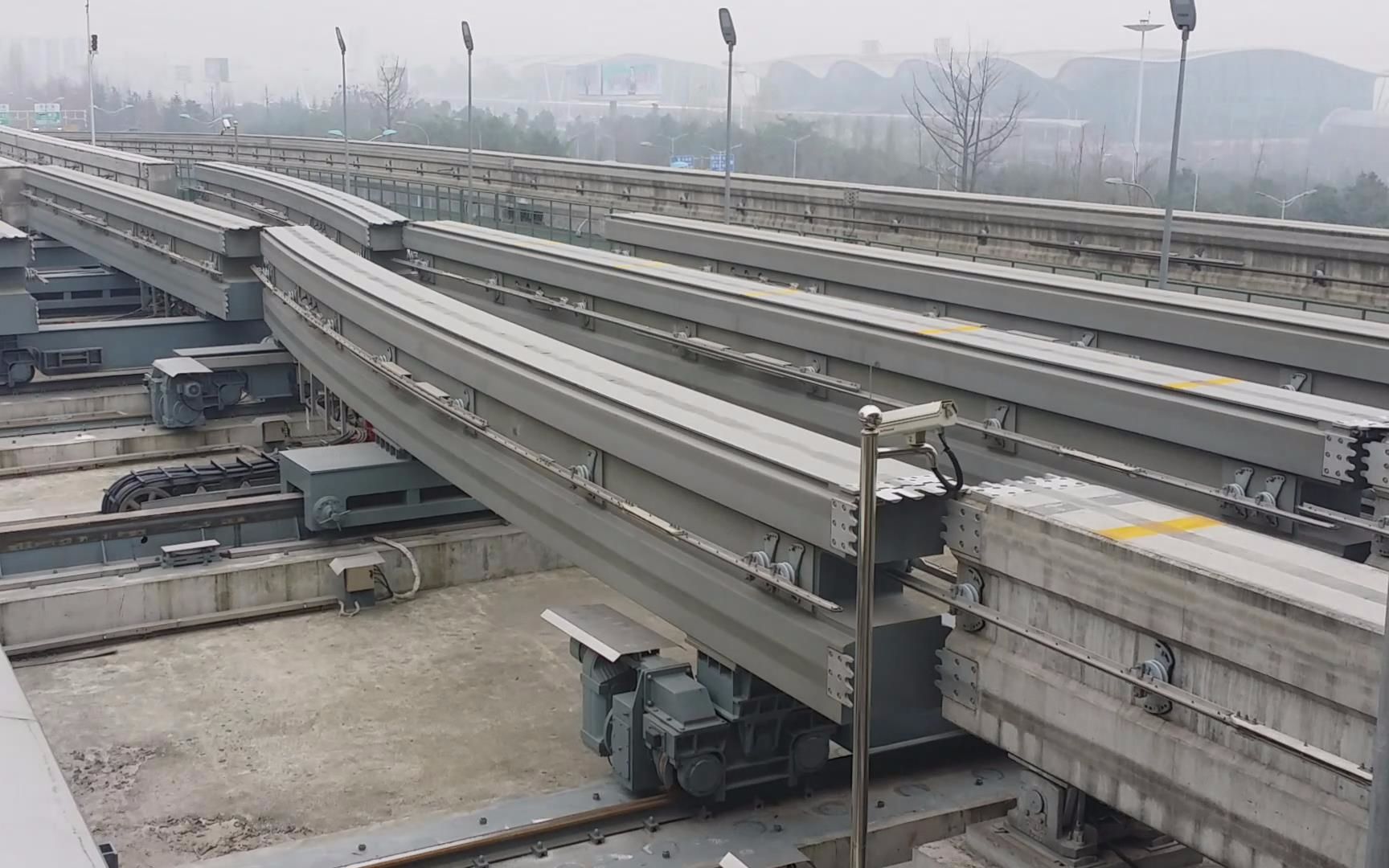 有很多“断头路”的单轨是如何变轨换向的?