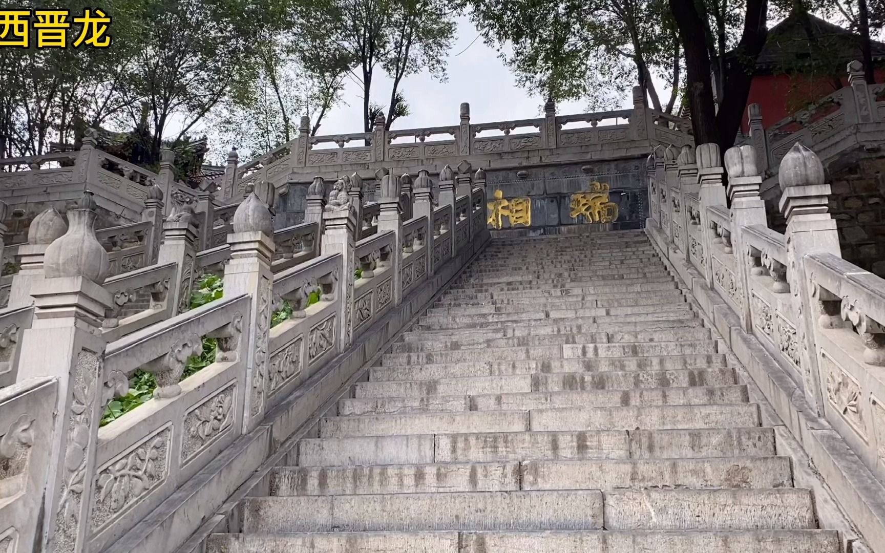 五台山最大的文殊菩萨像,三层楼高,相传佛头居然是荞面做的,这里被...