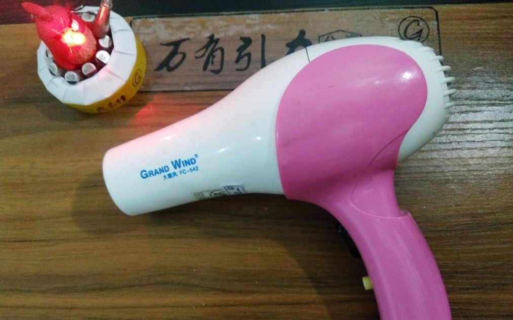 拆解一款家用电吹风,家里的电吹风坏了可以尝试自己修