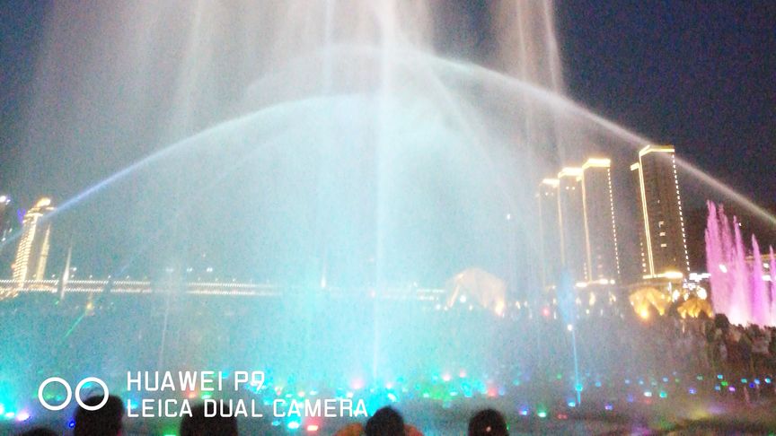 重庆海棠烟雨广场音乐喷泉:孙楠、韩红的《美丽的神话》,好听景美
