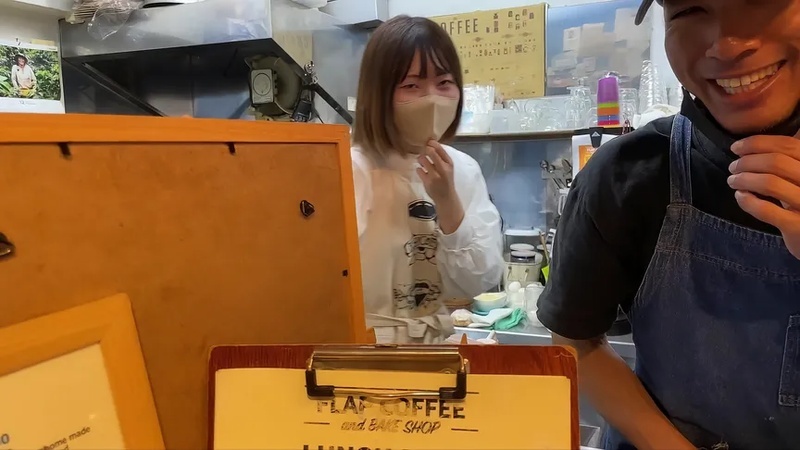趁着日本小姐姐上班时间,来她店里喝咖啡