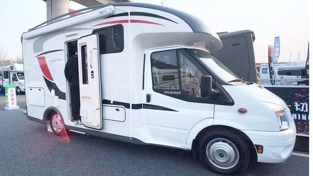 这款C型国产房车媲美进口房车,车厢内冬暖夏凉,性价比最高!