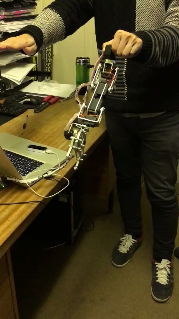 模仿人动作的机械手臂