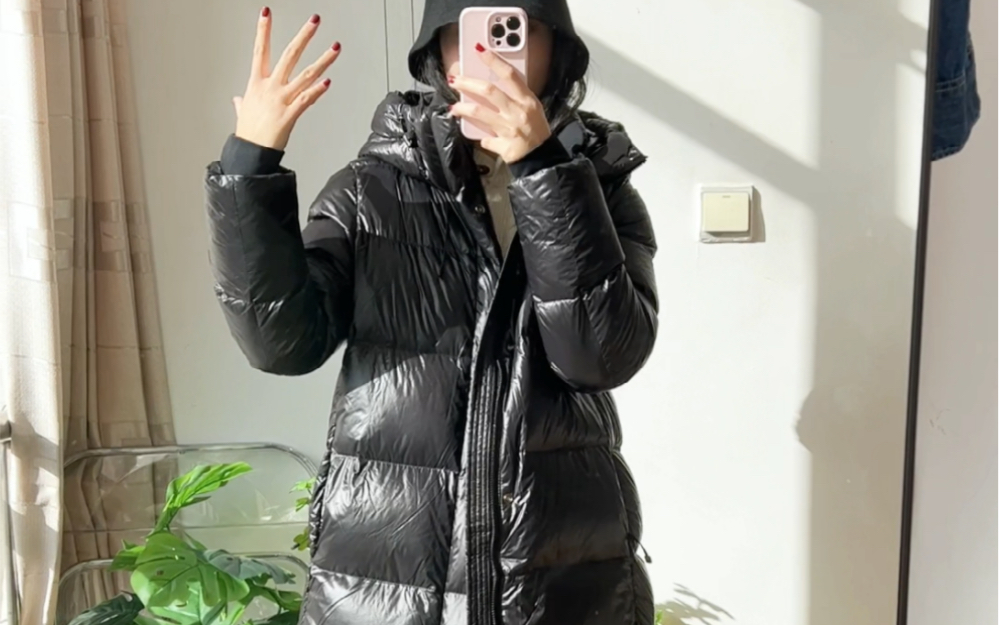 1688黑金羽绒服 平替款!质感是真的好 很蓬松厚实 面料很柔软 充绒量...