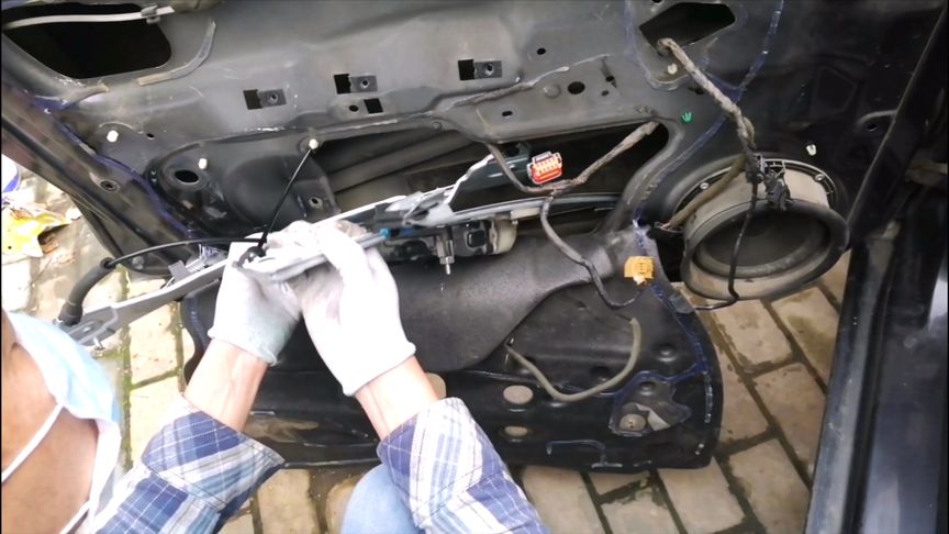 玻璃升降器坏了,修理厂要价高,自己网上买配件自己动手换