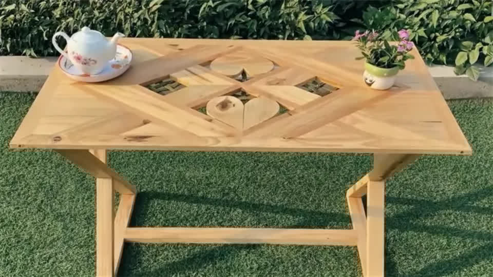 农村大叔发扬中国匠心精神,手工打造高级实木桌