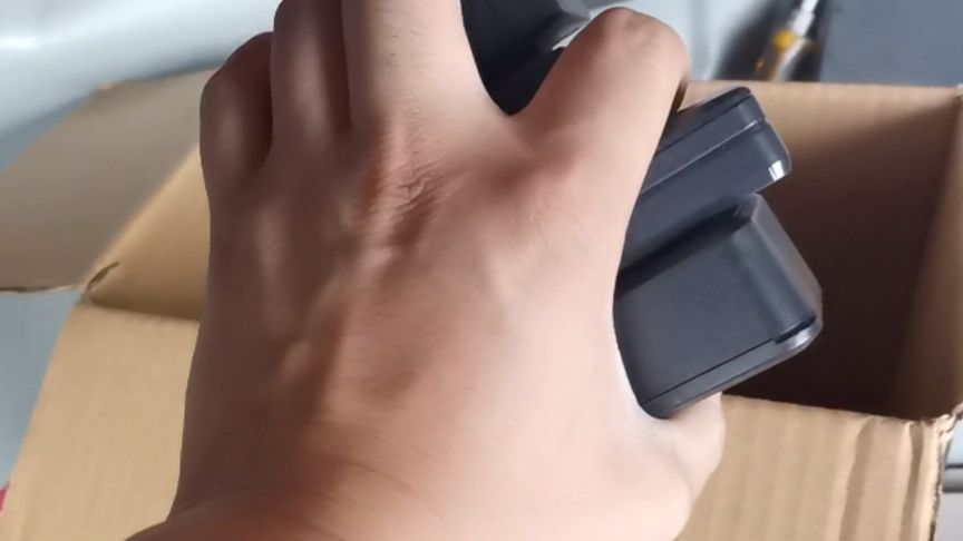 收个车拆出6个定位GPS!难道定位都不用钱吗!