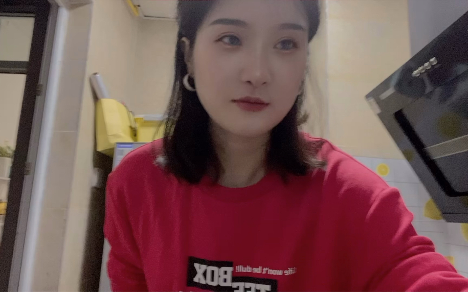 一个人的独居生活,孤单的回到家,还有一个月过年不敢回家