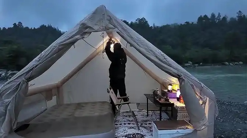 搞笑段子:网红野奢露营的意外与搞笑奇遇