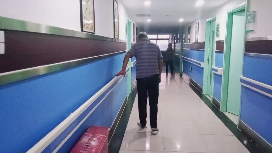 不管世界变得怎样,只要能和你在一起,哪怕是悲伤也会闪闪发亮