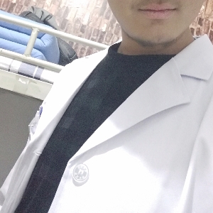 鼻痂奥特曼 
