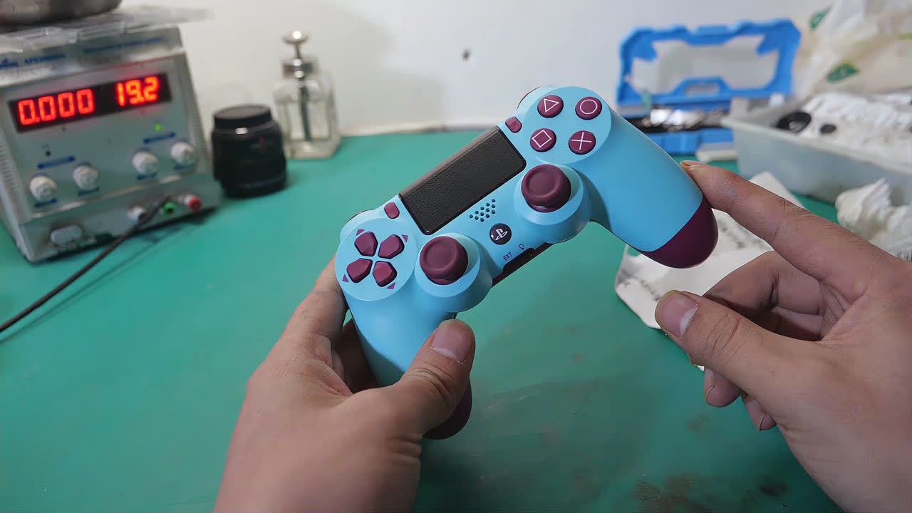 维修PS4游戏手柄,这是索尼的做工?太垃圾了!