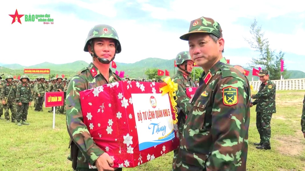 【越南军事】第五军区2步兵师开展实弹射击演练