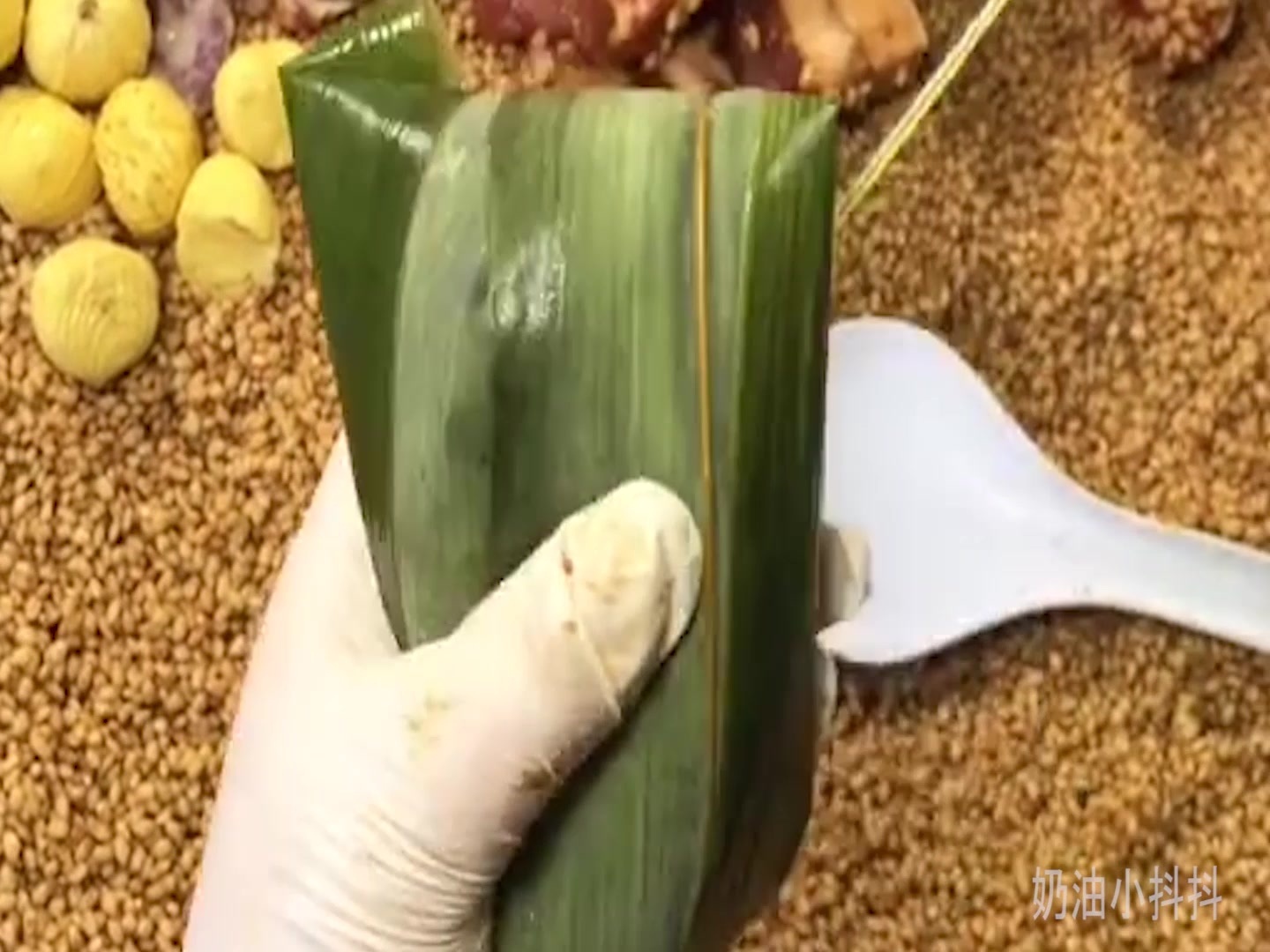 粽子包法详细过程,一粒米都不会漏,掌握这技巧,轻松学.