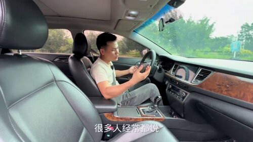 汽车仪表上的这些故障灯亮了就要立即停车,否则发动机会提前报废