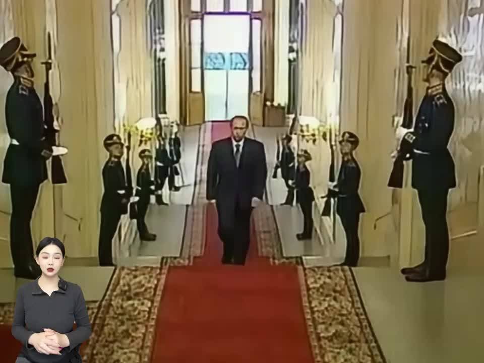 普京首次就职总统仪式影像,面容青涩却眼神犀利,走红毯步伐霸气 #...