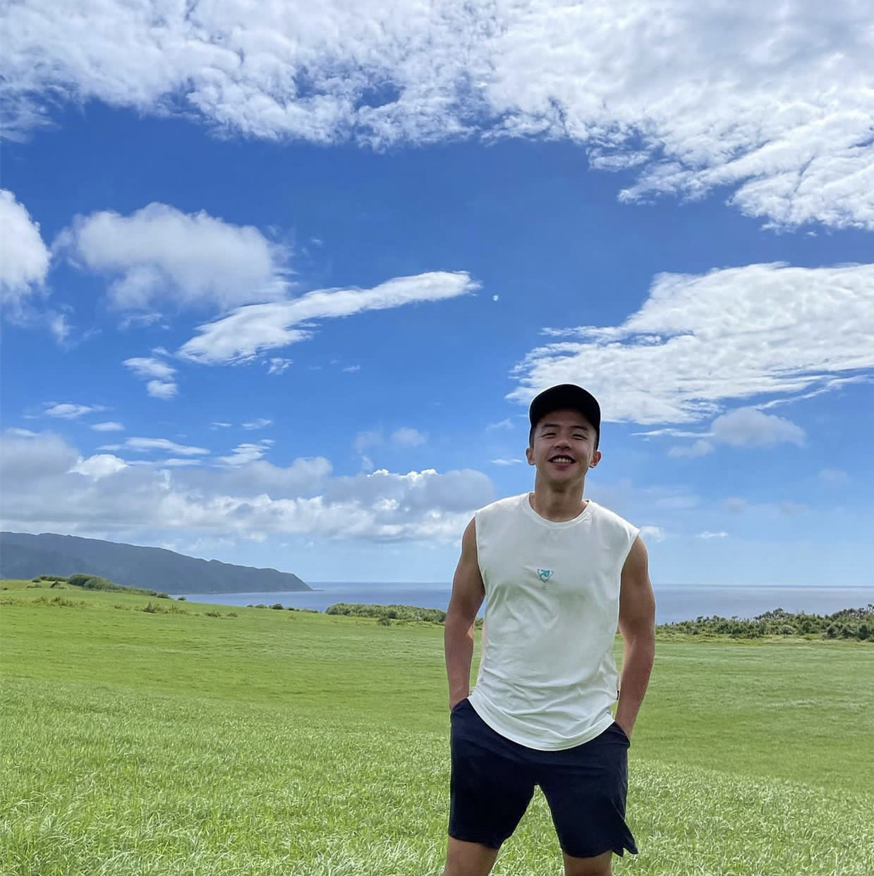 小何吃莲雾 