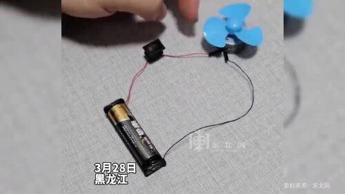 12990.男子自制小电风扇,电池转起来那一刻头脑一片空白,自己电自己转