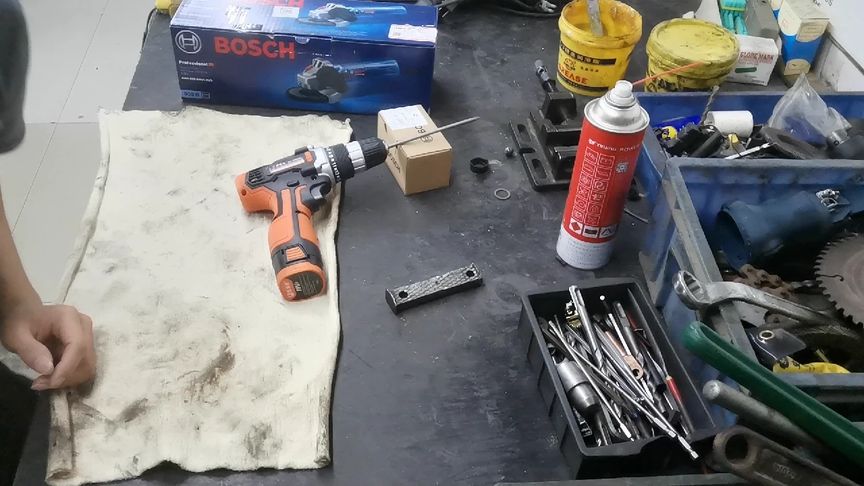 帮同行朋友组装博世角磨机。新机组装要点讲解