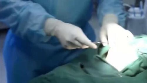 医生手术台惊变产房!孕妇临盆,紧急改刀大反转