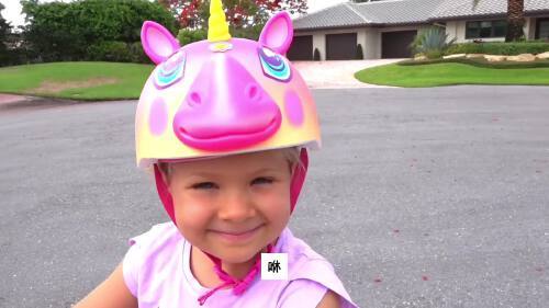 小萌娃的童年:戴安娜被巨型昆虫攻击,爸爸会如何安慰受伤的她?