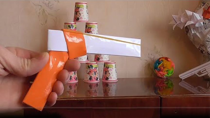 可以发射“子弹”的折纸玩具手枪,做法超简单,星期天有得玩了