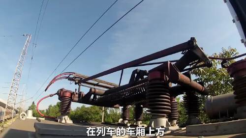 列车上为什么会有两个小辫子,什么是受电弓,它有什么作用?