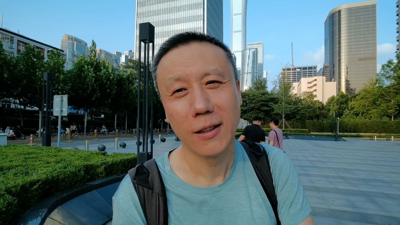 很多人想投钱做生意,不知做什么又怕赔!我聊些创新模式和机会