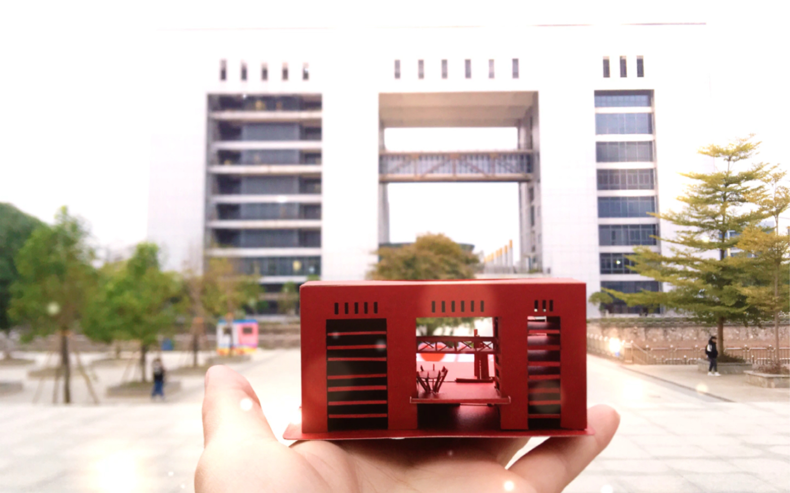 ...毕业想着要带走什么留纪念,于是,自己设计手工制作了图书馆的纸模。