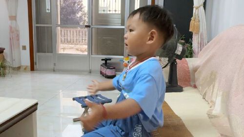 两岁萌娃沉迷动画片?专家揭秘屏幕背后的育儿危机