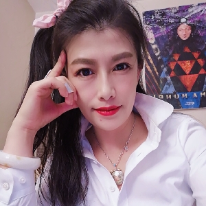 白衬衫的白 