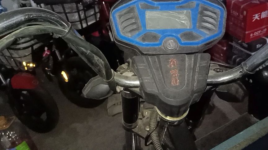 电动车有电突然不走了,关上钥匙再打开就能走,这样处理一下就好