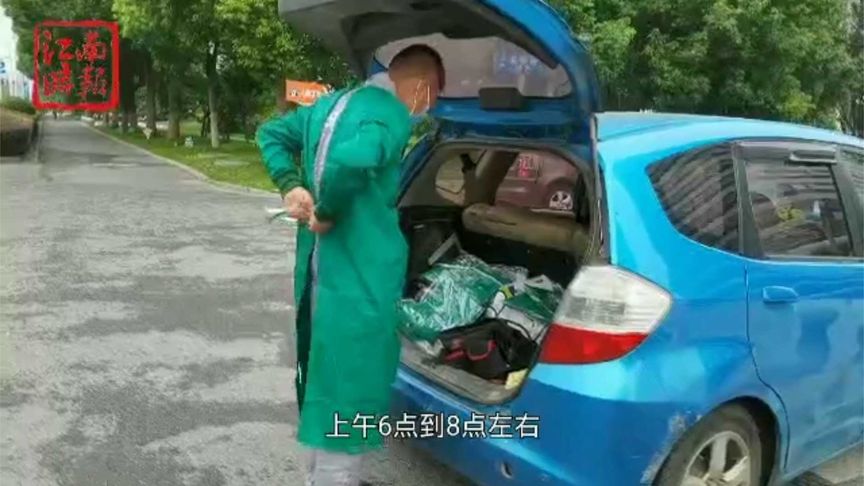 达泽环保隔离点污水消毒工作人员向记者介绍工作流程