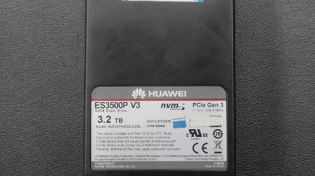 华为的这种小硬盘你见过吗?没想到华为也有这种硬盘,它是ES3500P ...