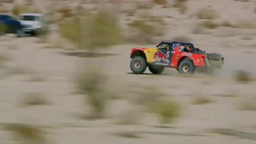 皮卡悬挂天花板!开它过炮弹坑如履平地