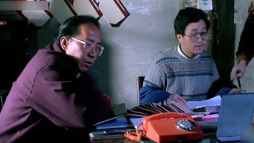 影视:给领导买办公用品借机贪污,被会计发现从工资里扣除,解气
