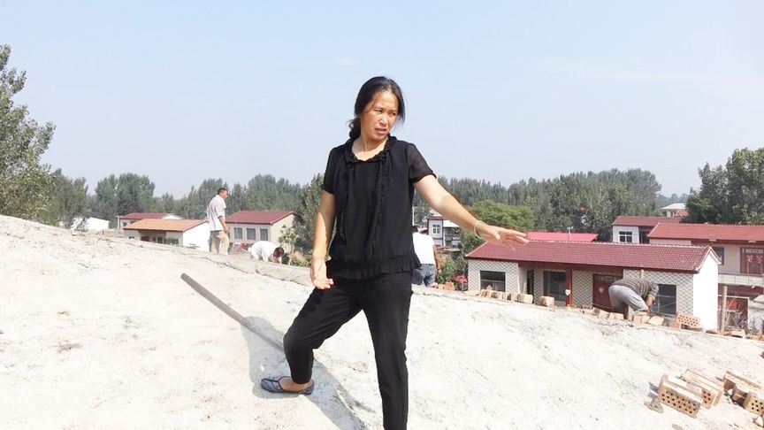 农村自建楼房已封顶,清香带您看房顶排水方法,现在农村很流行