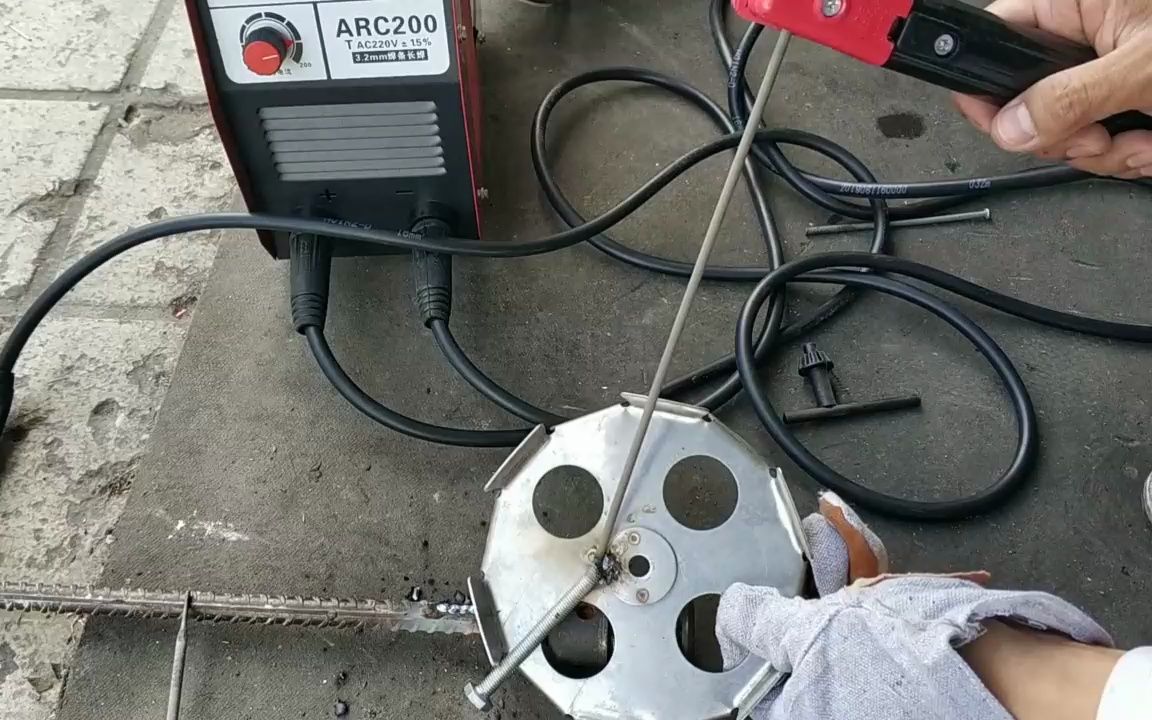 普通的焊机到底能不能焊接不锈钢，工具哥测试看看效果怎么样