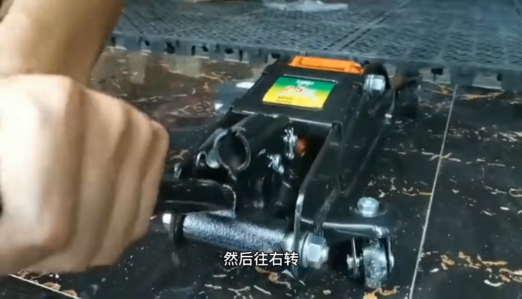 2.5吨千斤顶的使用方法