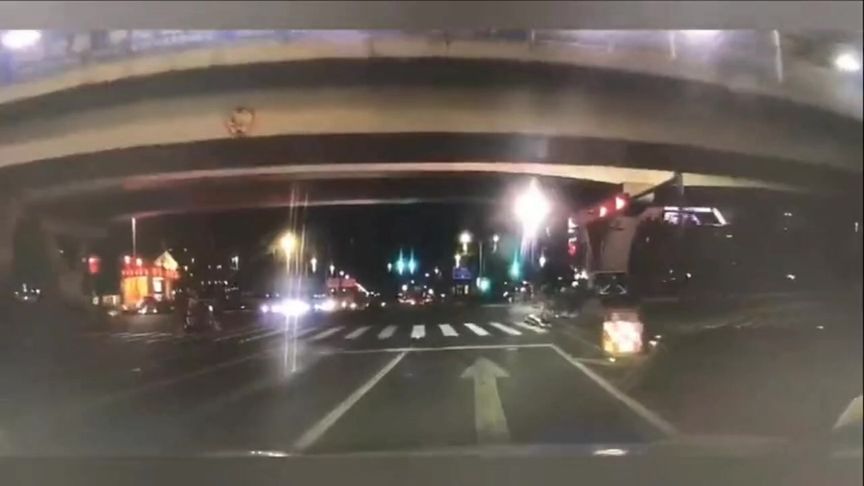 不完全统计,全国每天由外卖 产生的交通事故超10000起;