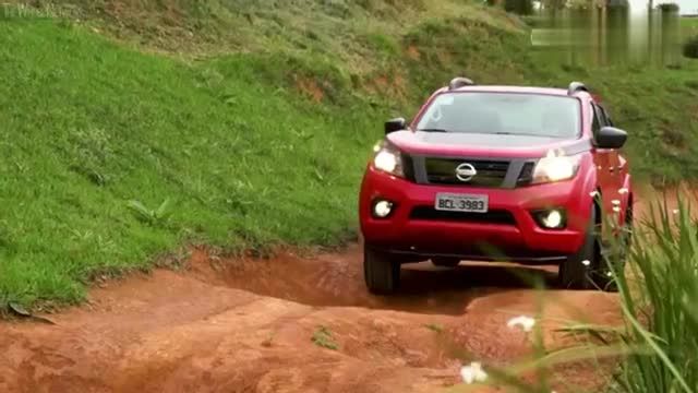 谁说日产尼桑皮卡车不行的,看了这视频后要打脸了!